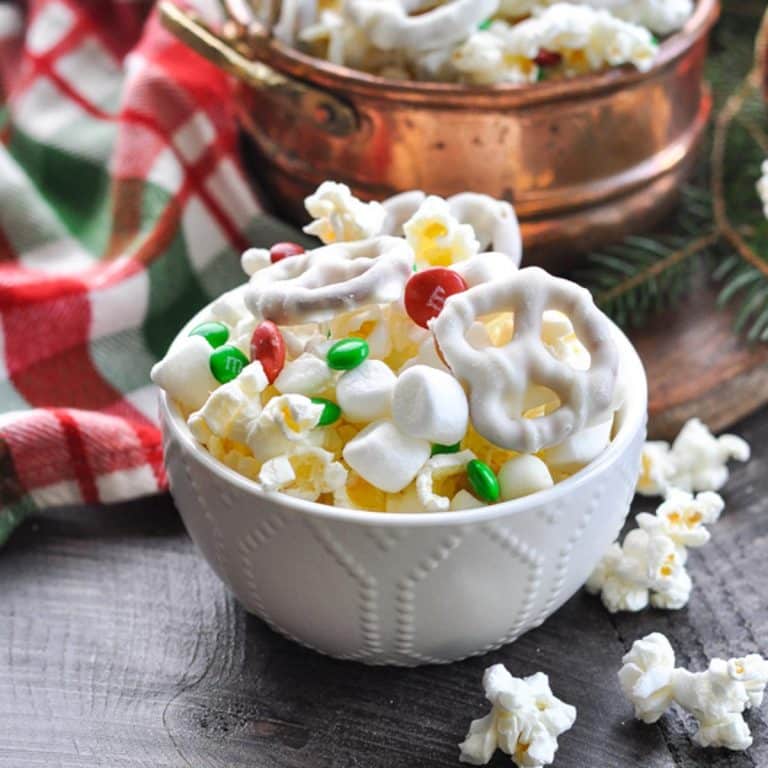 Easy 5-Ingredient Christmas Snack Mix - The Seasoned Mom