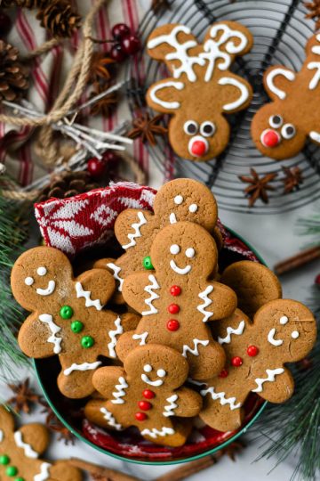 Soft Gingerbread Man Cookies - The Seasoned Mom