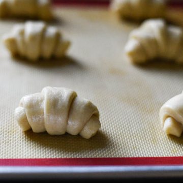 Crescent Rolls (Amish Butterhorn Rolls) - The Seasoned Mom