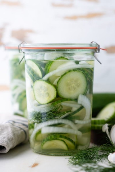Refrigerator Dill Pickles - The Seasoned Mom