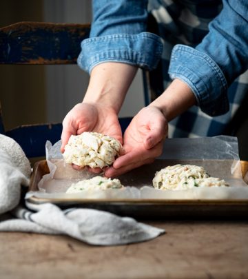 How to Make Crab Cakes - The Seasoned Mom