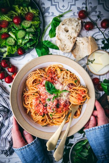 Pomodoro Sauce {Just 5 Ingredients!} - The Seasoned Mom