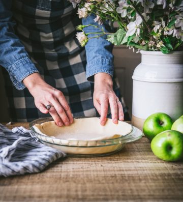 Mom's Easy Apple Pie - The Seasoned Mom