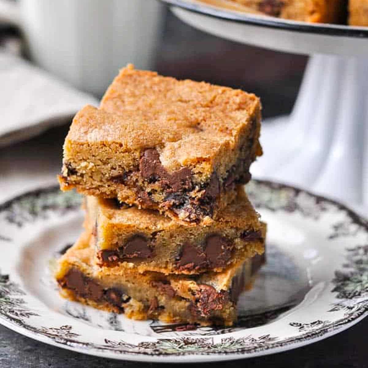 Gooey Chocolate Chip Cookie Bars