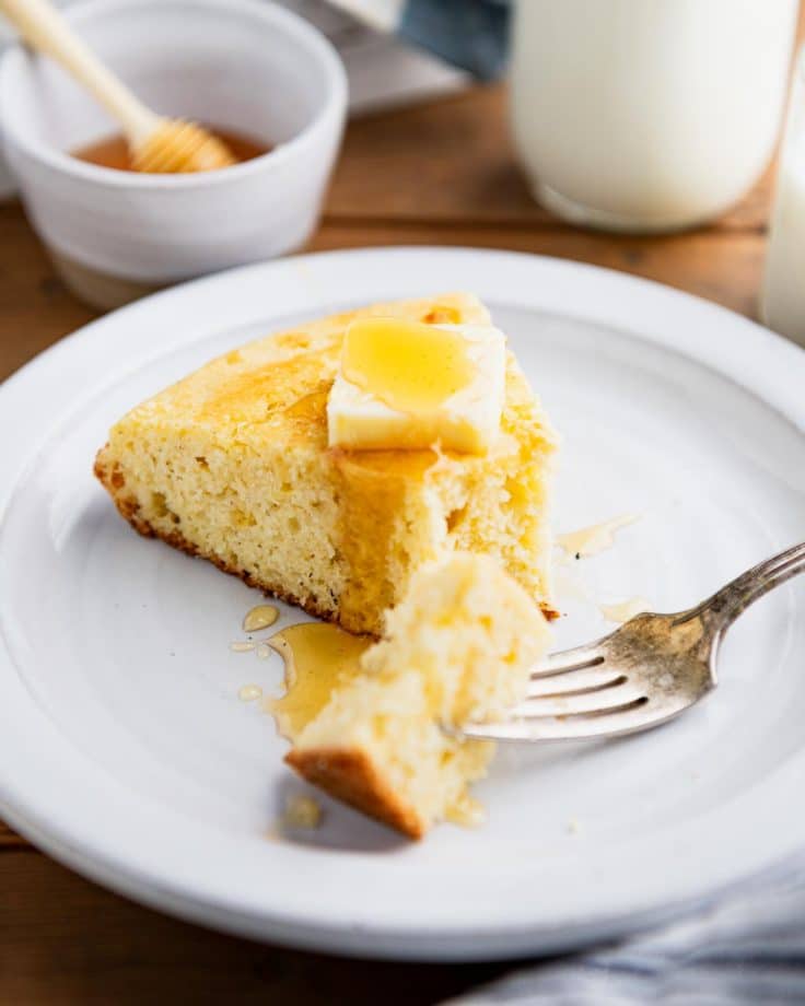 Southern Cornbread Recipe (Easy Skillet Style)