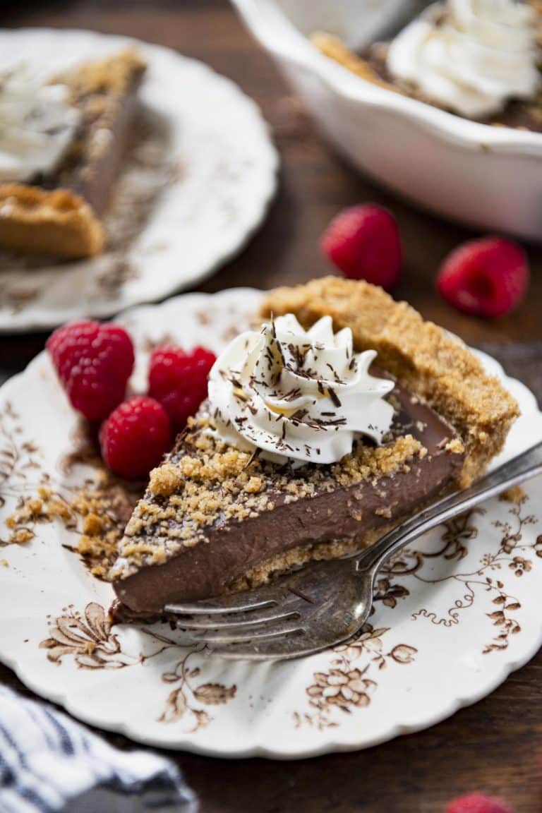 Easy Chocolate Pudding Pie - The Seasoned Mom