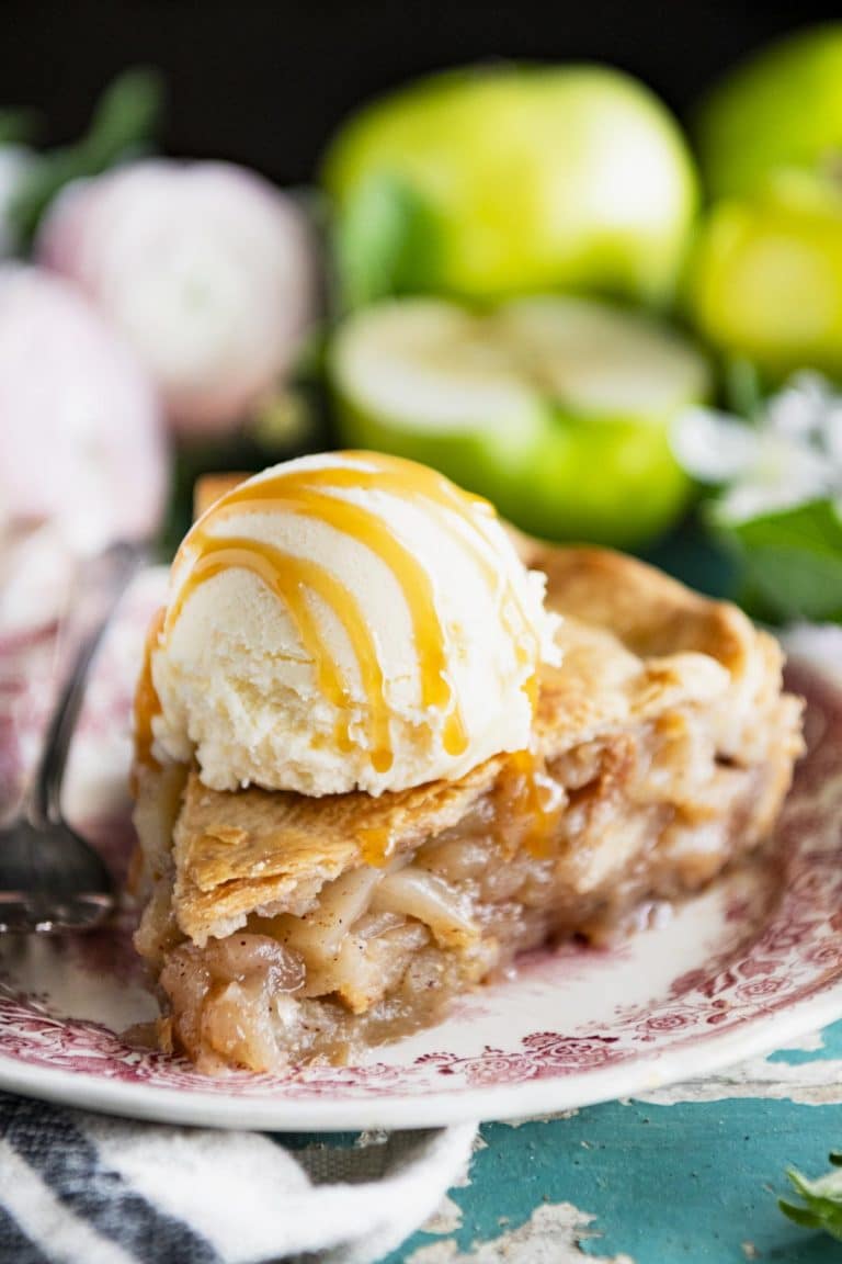 Mom's Easy Apple Pie - The Seasoned Mom