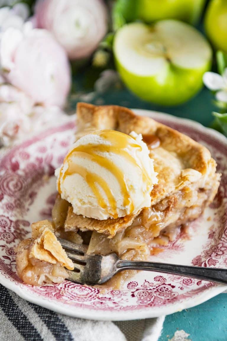 Mom's Easy Apple Pie - The Seasoned Mom