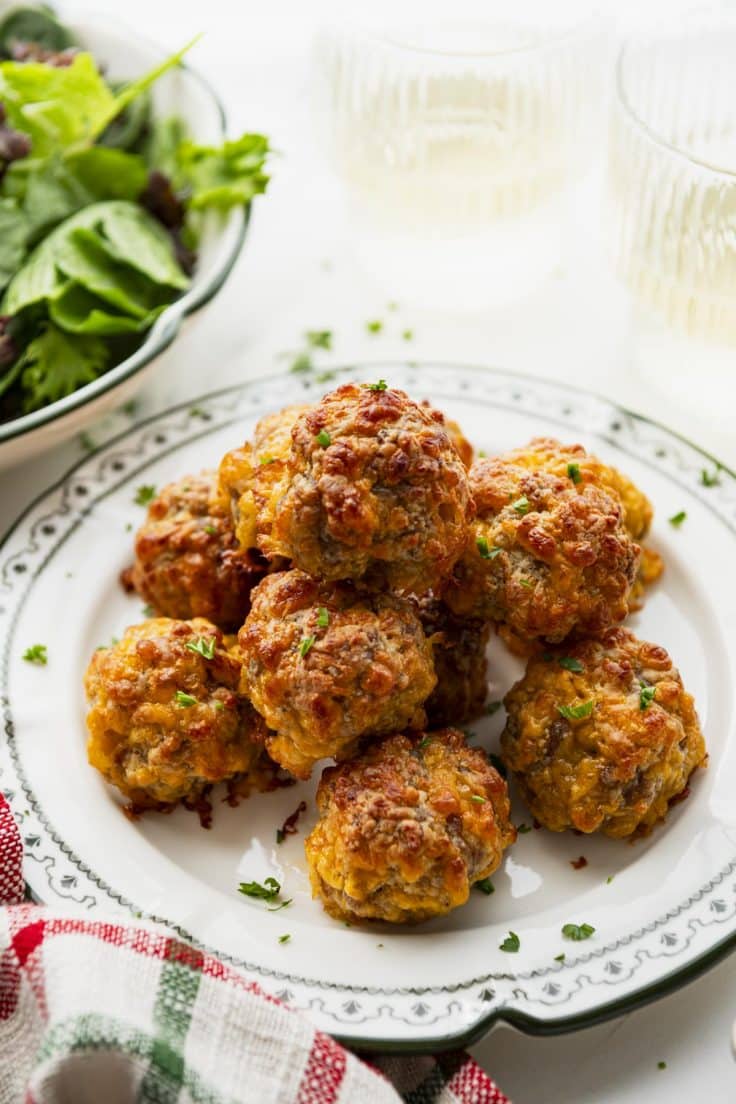Bisquick Sausage Balls {3 Ingredients + 30 Minutes} – The Seasoned Mom