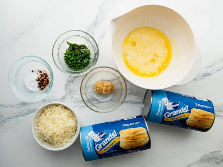 Pull Apart Garlic Bread {Easy 15-Minute Prep} – The Seasoned Mom